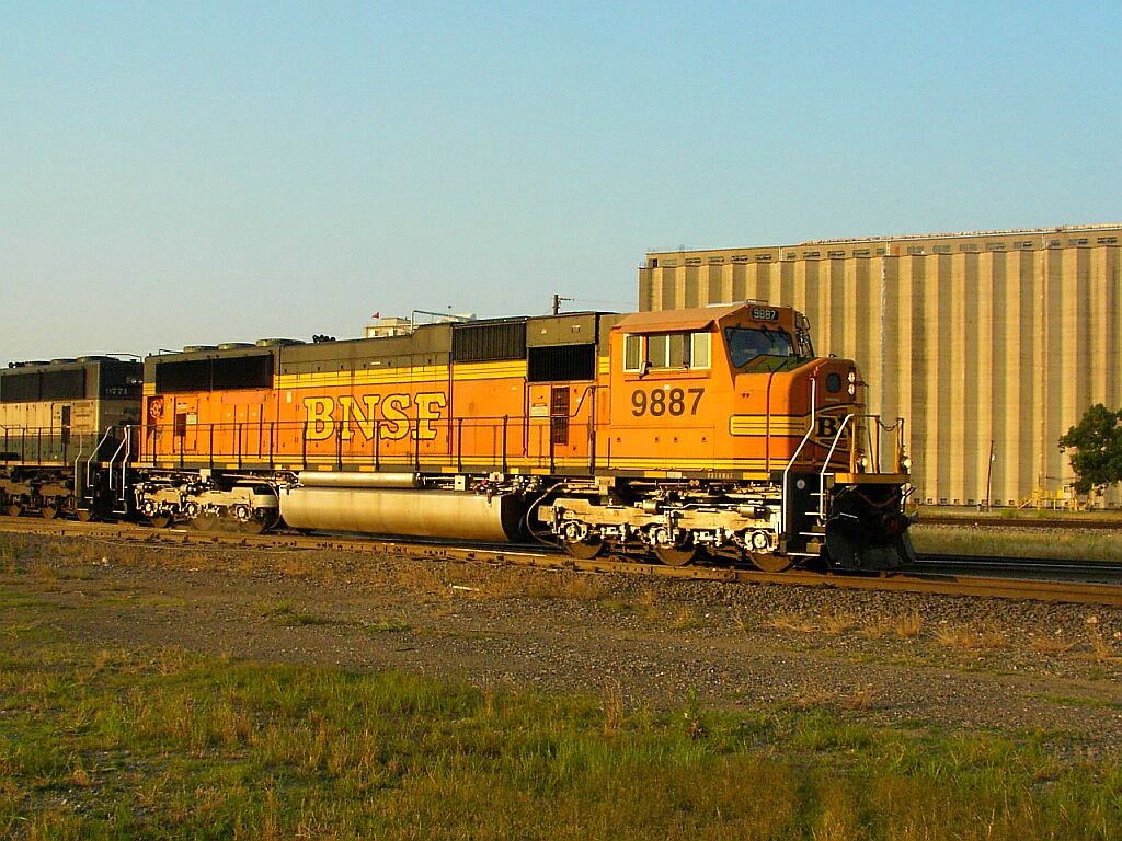 BNSF 9887
